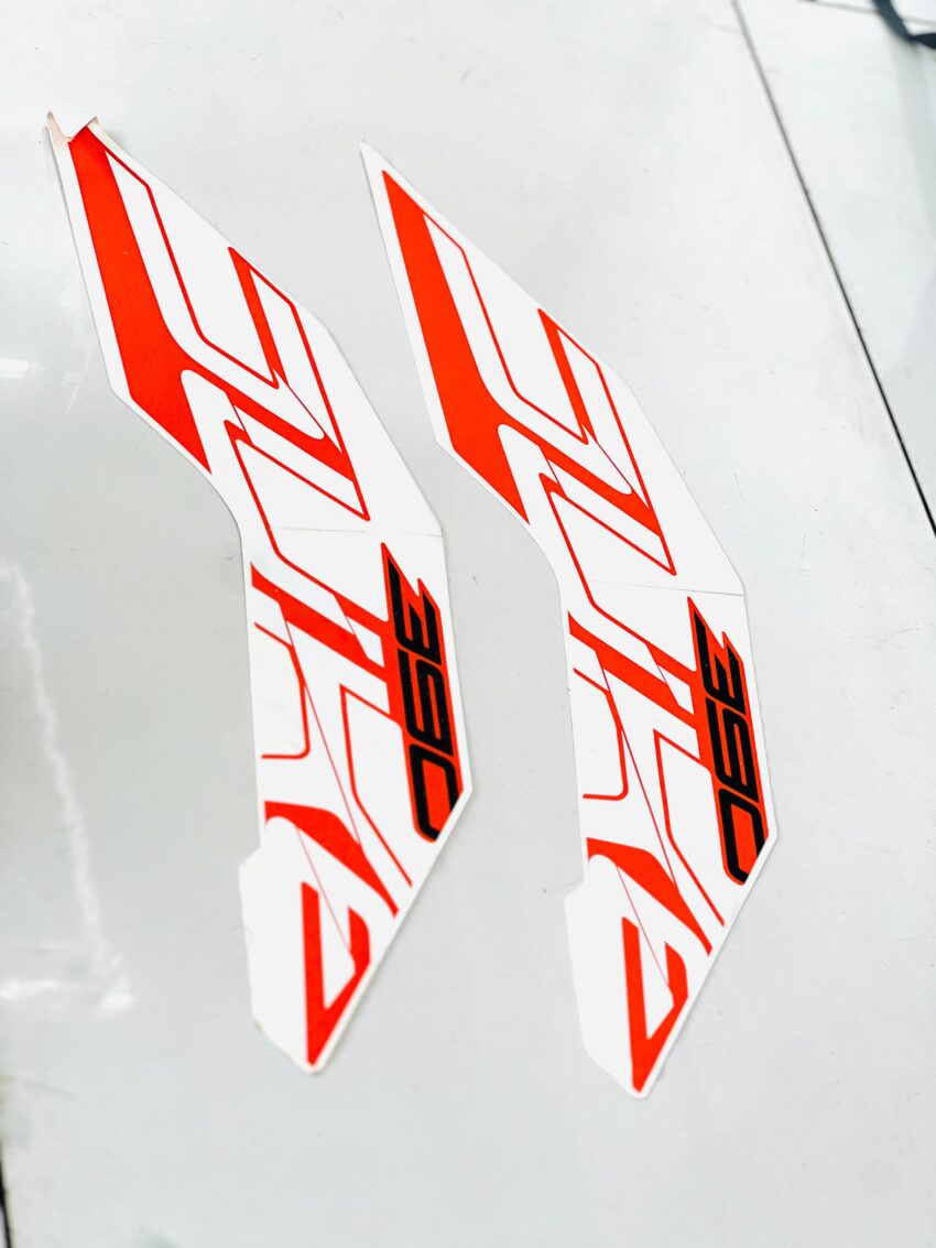 TANK STICKER DUKE 390 - GearZone